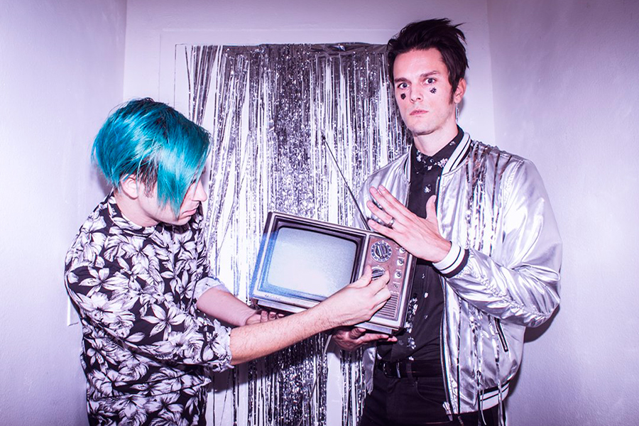 DISCOVER: I DON'T KNOW HOW BUT THEY FOUND ME > Louder Than Words